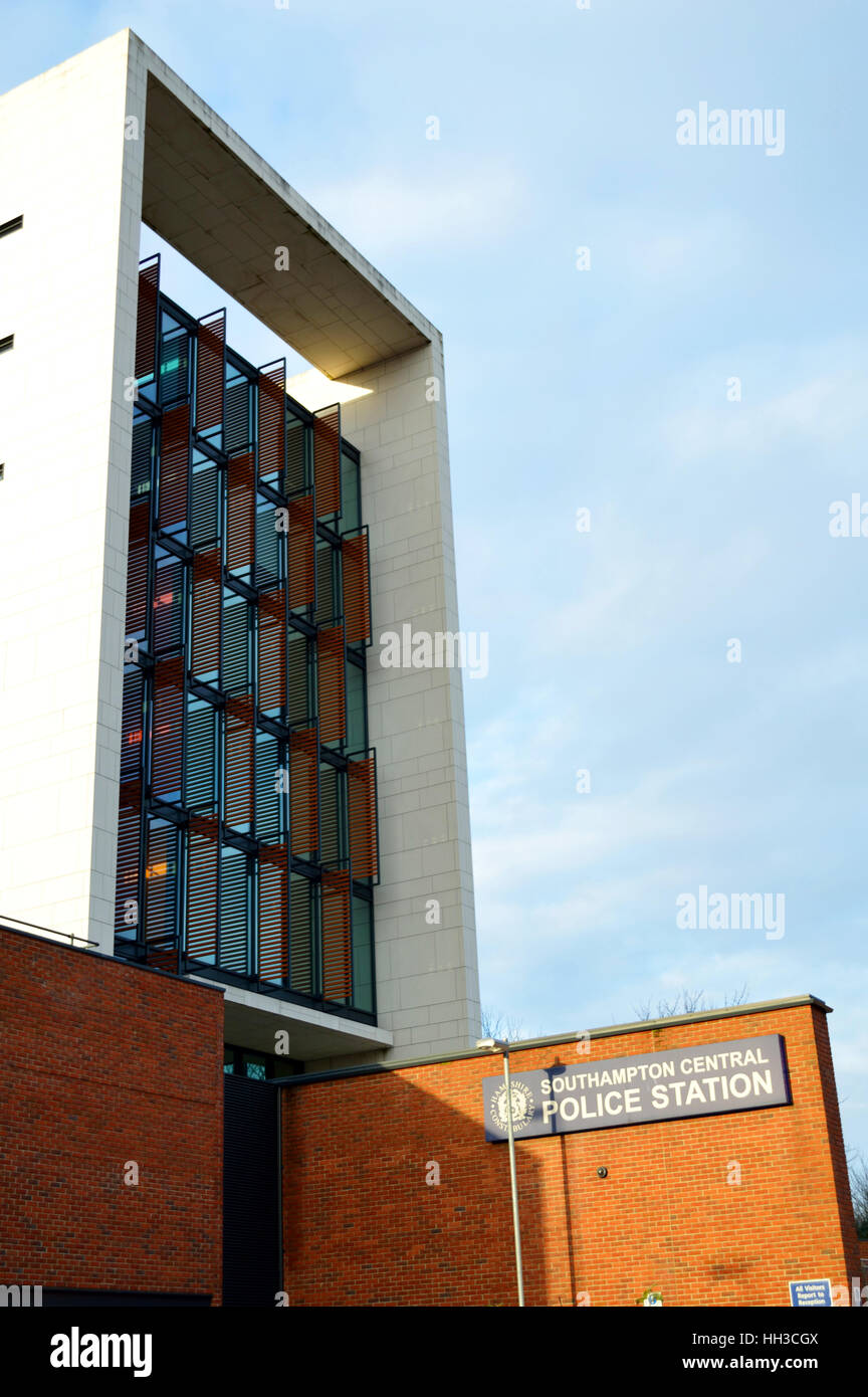 Southampton central station hi-res stock photography and images - Alamy