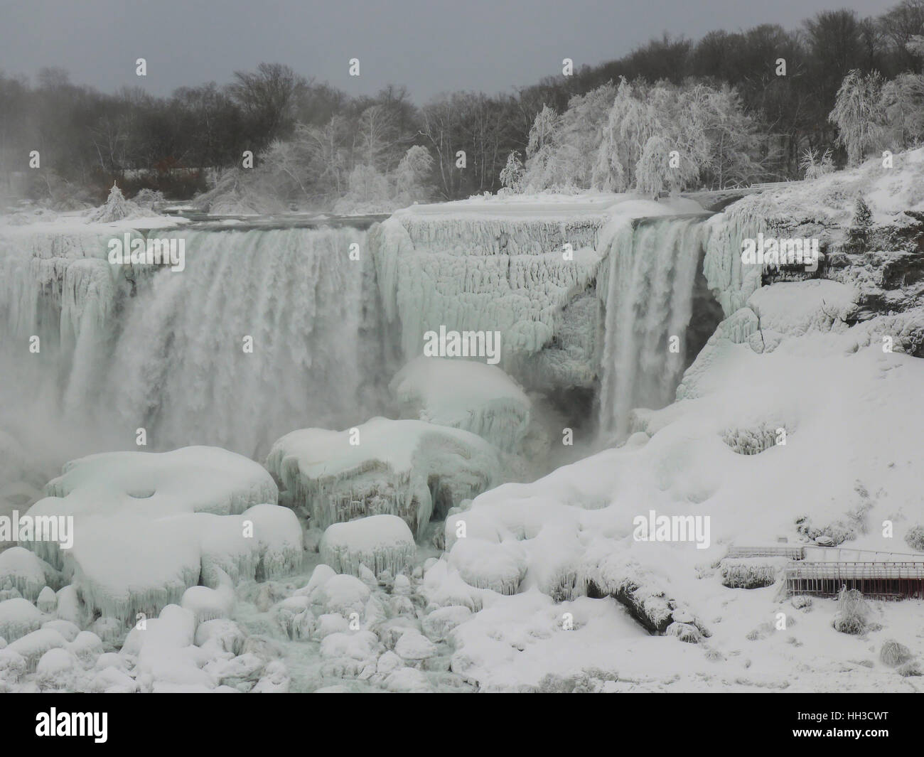 Frozen Niagara Falls Stock Photo - Alamy