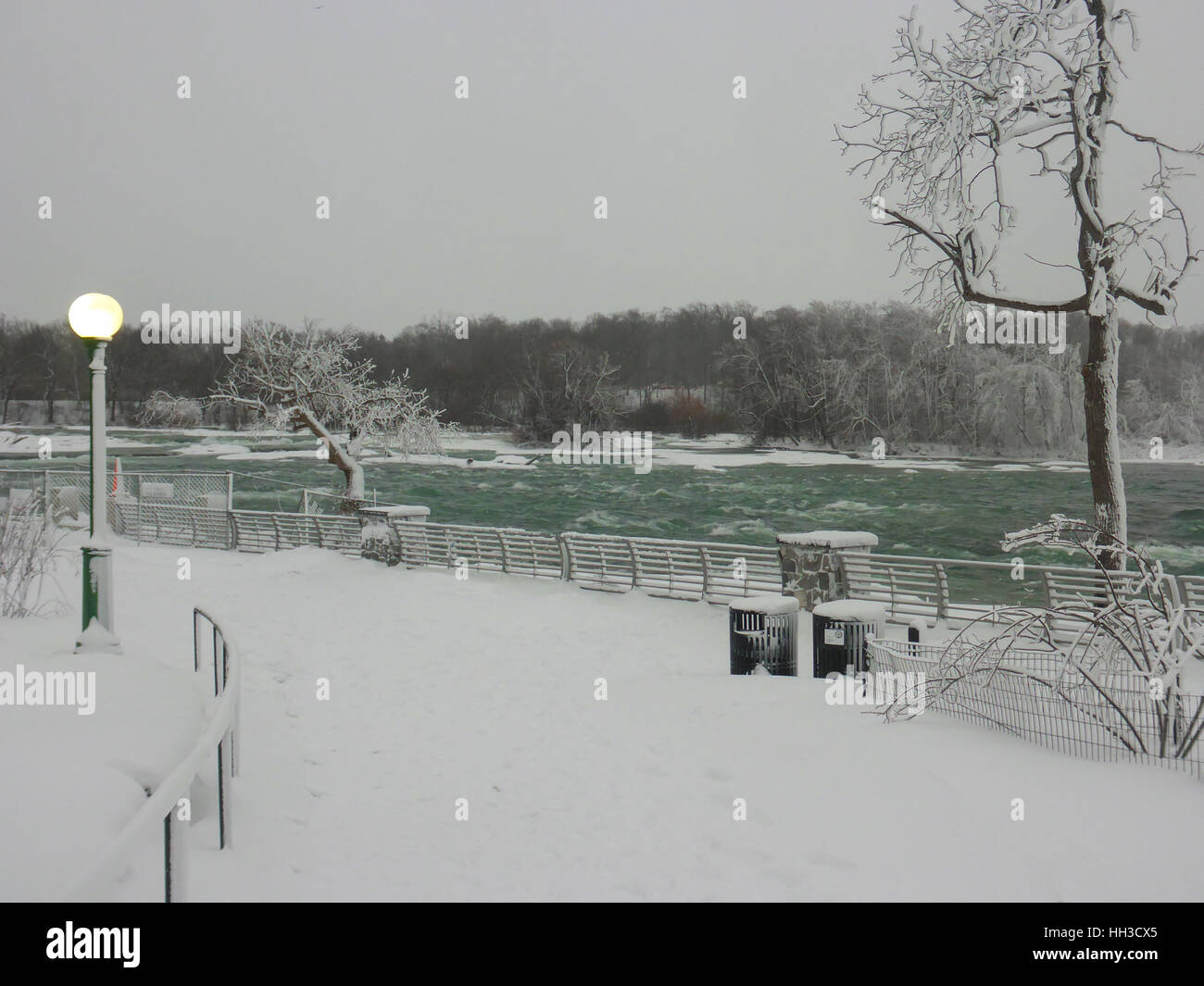 Niagara falls winter frozen hi-res stock photography and images - Alamy