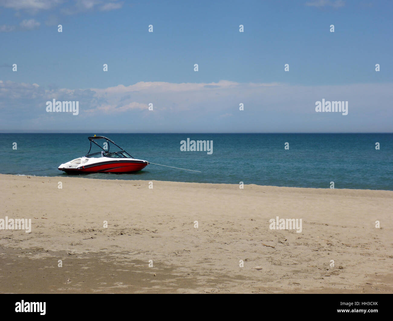 Speed boat moored at the beach Stock Photo - Alamy