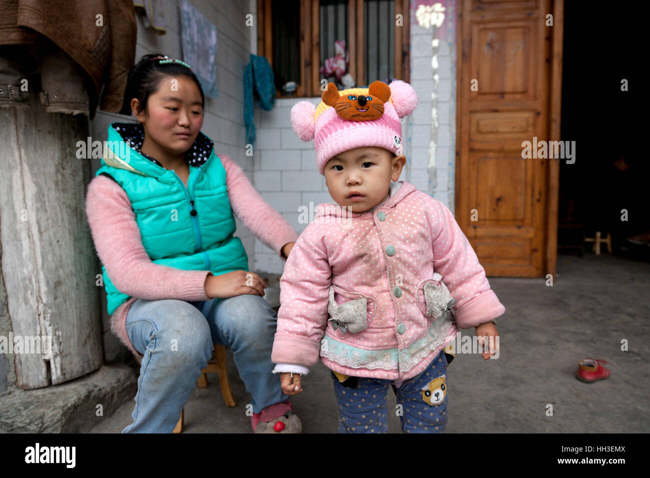 China poverty hi-res stock photography and images - Alamy