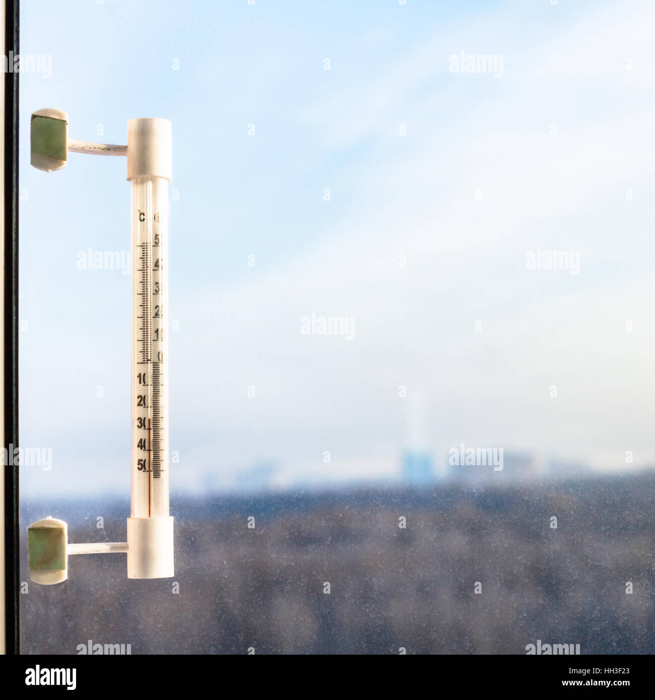 Thermometer exterior hi-res stock photography and images - Alamy