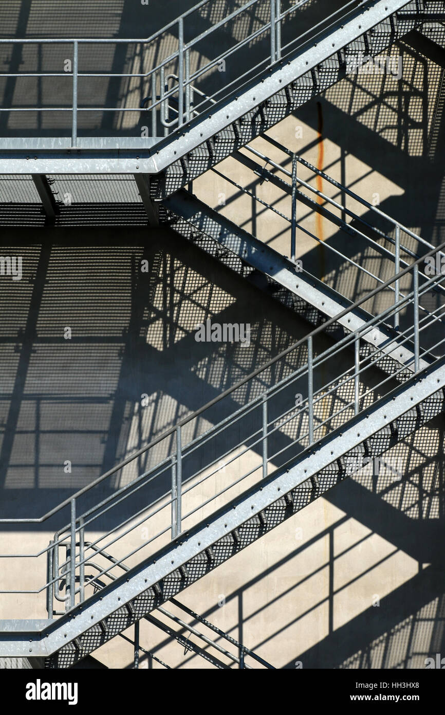 Fluchttreppe Fluchtweg an einem Industriegebäude Stock Photo - Alamy