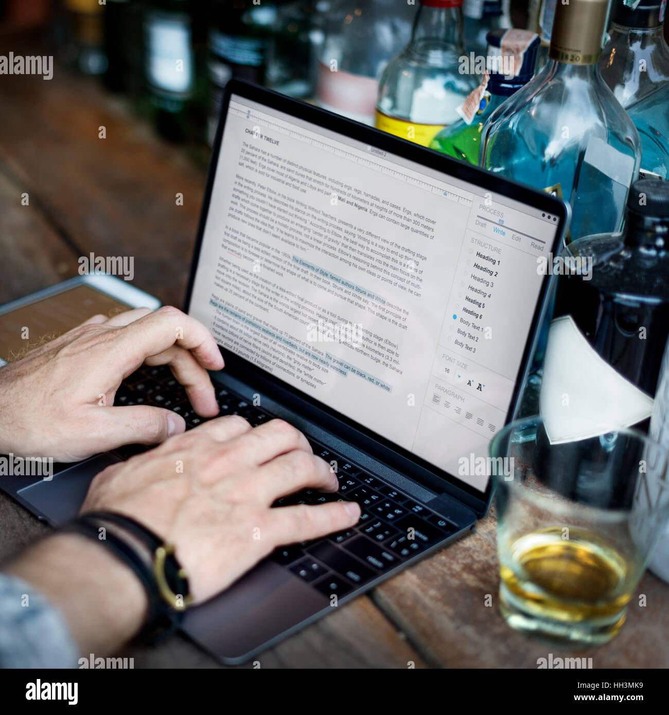 Typing article hi-res stock photography and images - Alamy