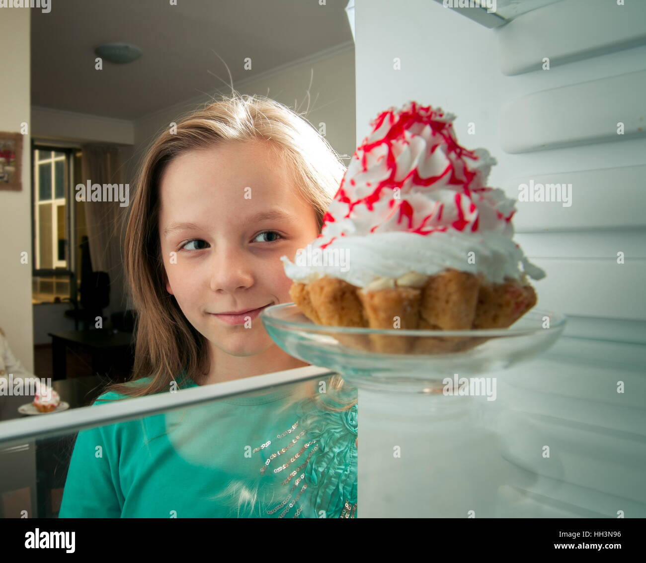 Child home alone fridge hi-res stock photography and images - Alamy