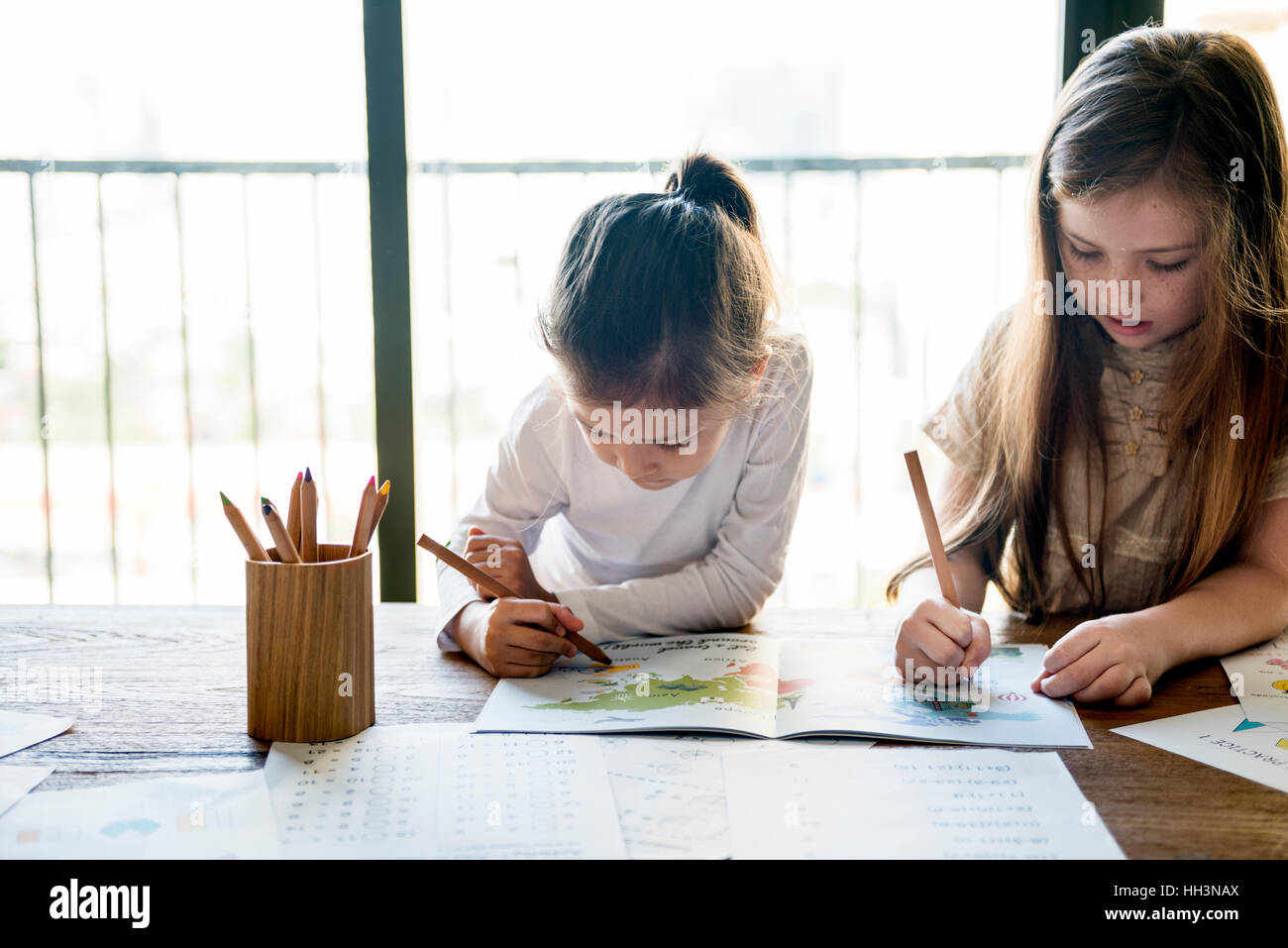 Kids learning activity hi-res stock photography and images - Alamy