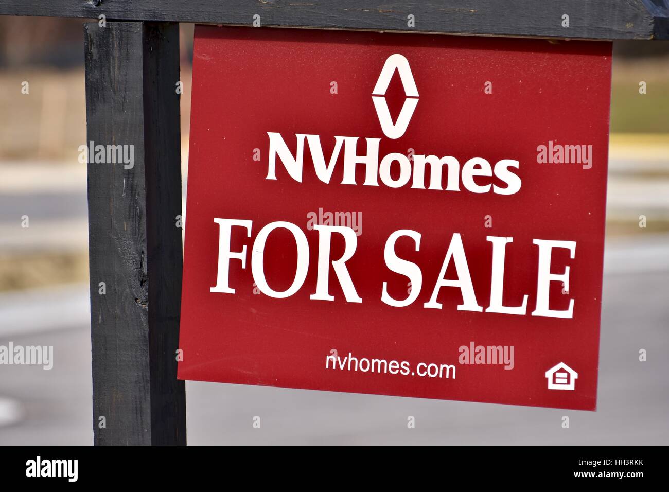 A home for sale sign Stock Photo - Alamy