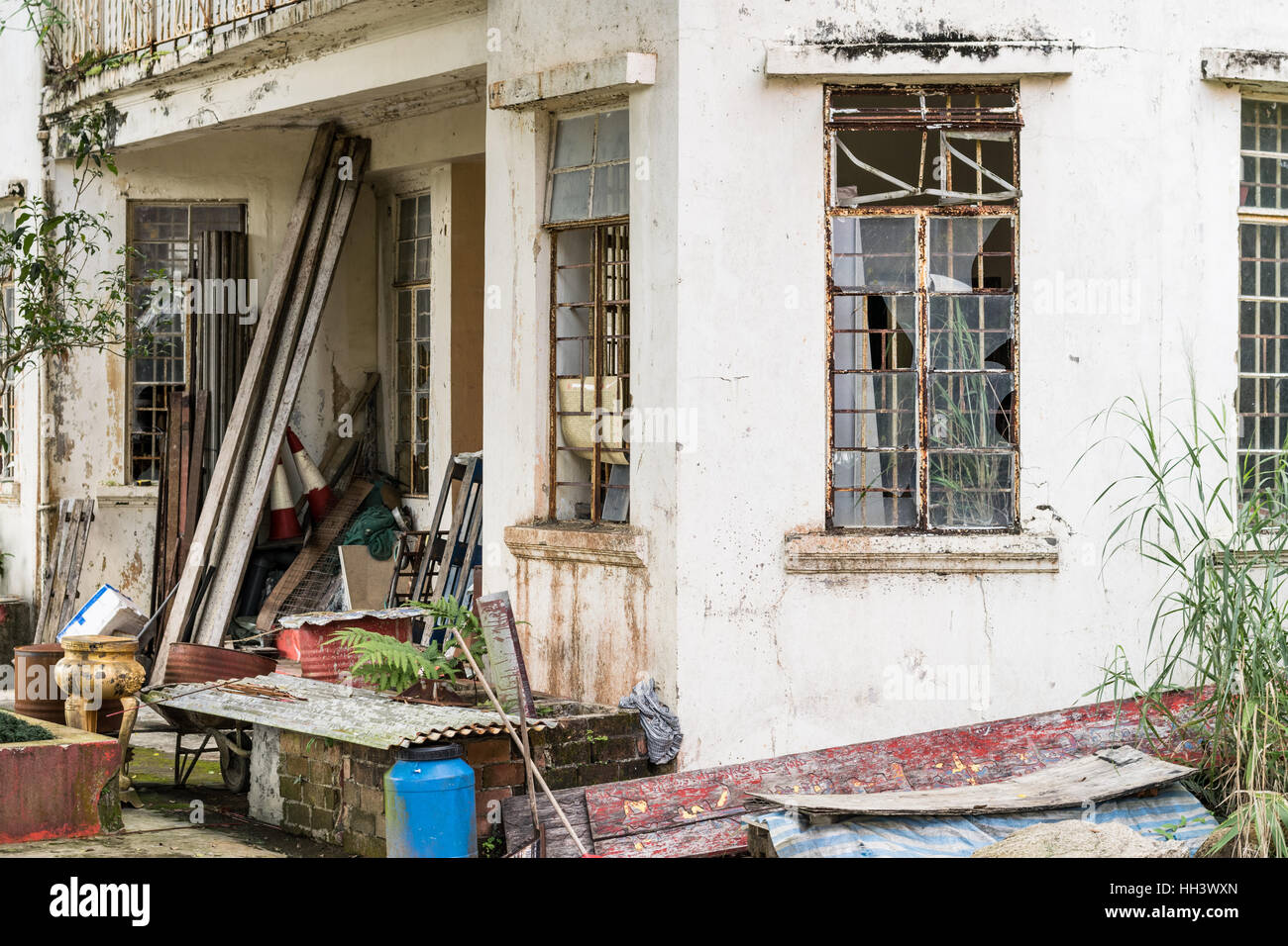 Old abandoned building hi-res stock photography and images - Alamy