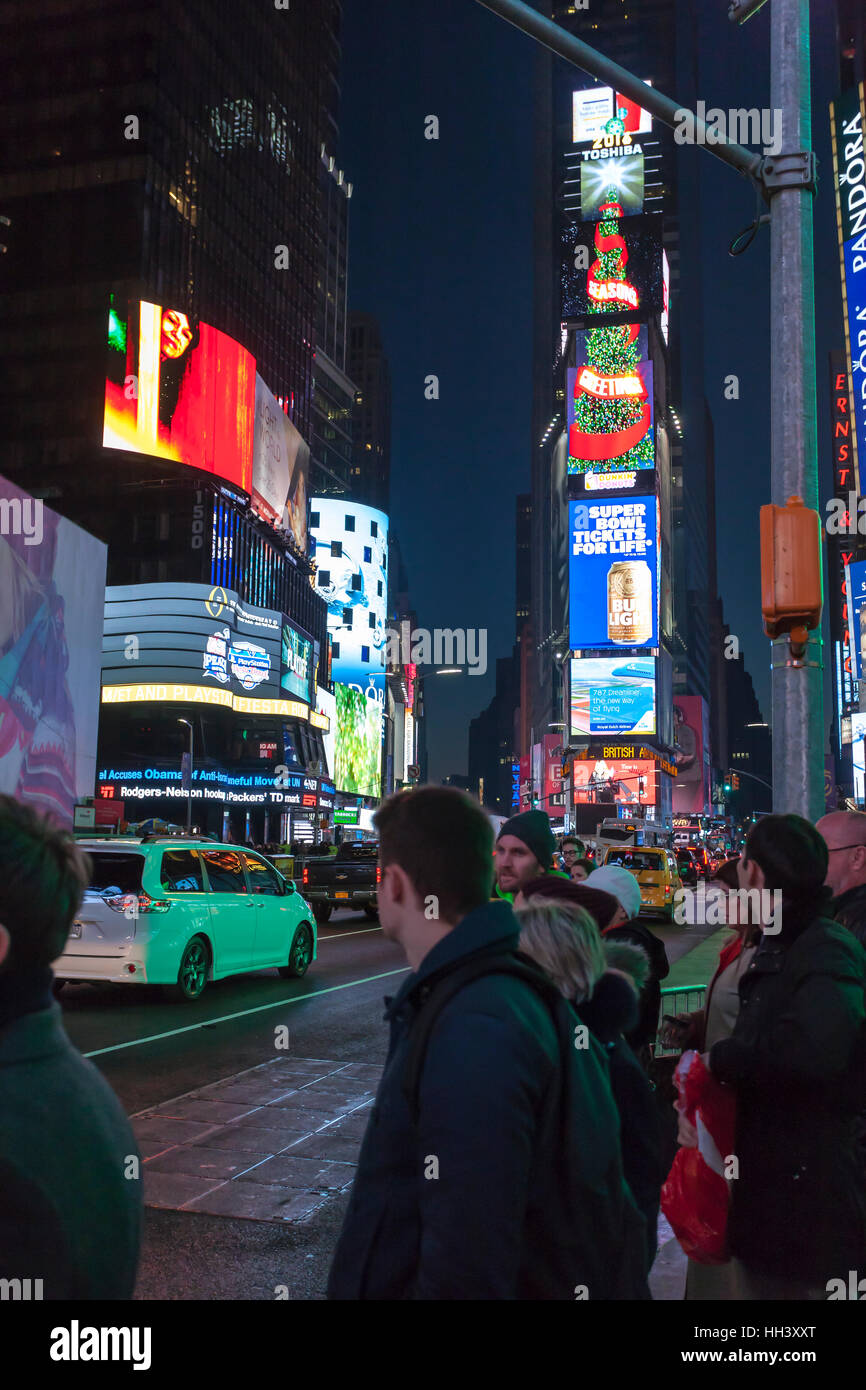 Time square adverts hi-res stock photography and images - Alamy