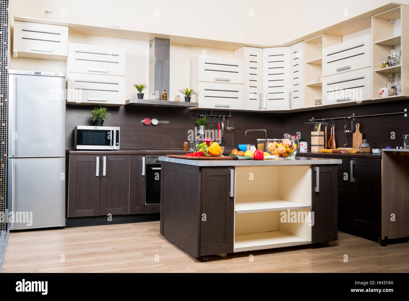 Interior of modern kitchen with fruits and vegetables Stock Photo - Alamy