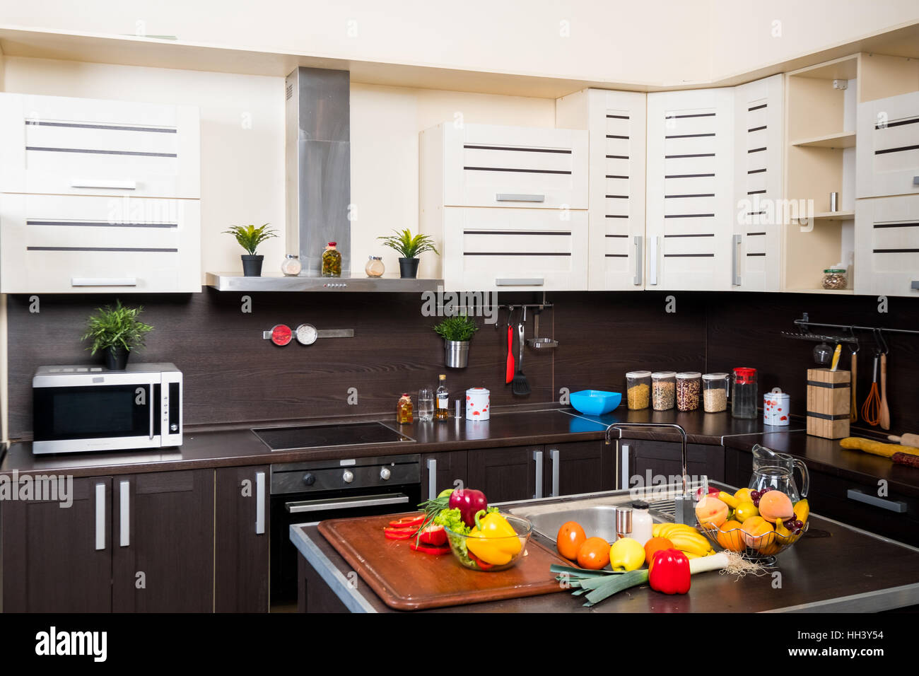 Interior of modern kitchen with fruits and vegetables Stock Photo - Alamy