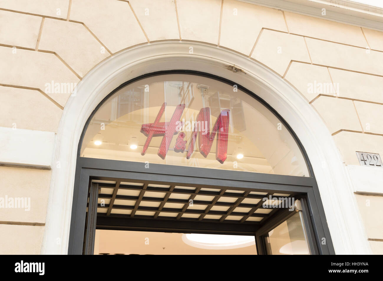 H&m logo shop hi-res stock photography and images - Alamy