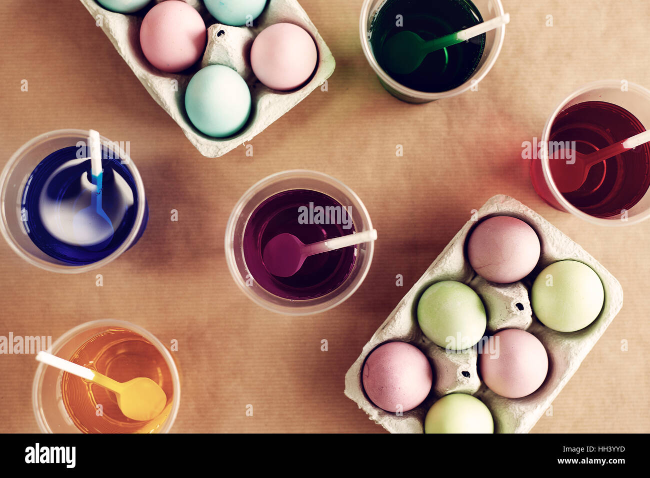 Place setting easter close hi-res stock photography and images - Alamy