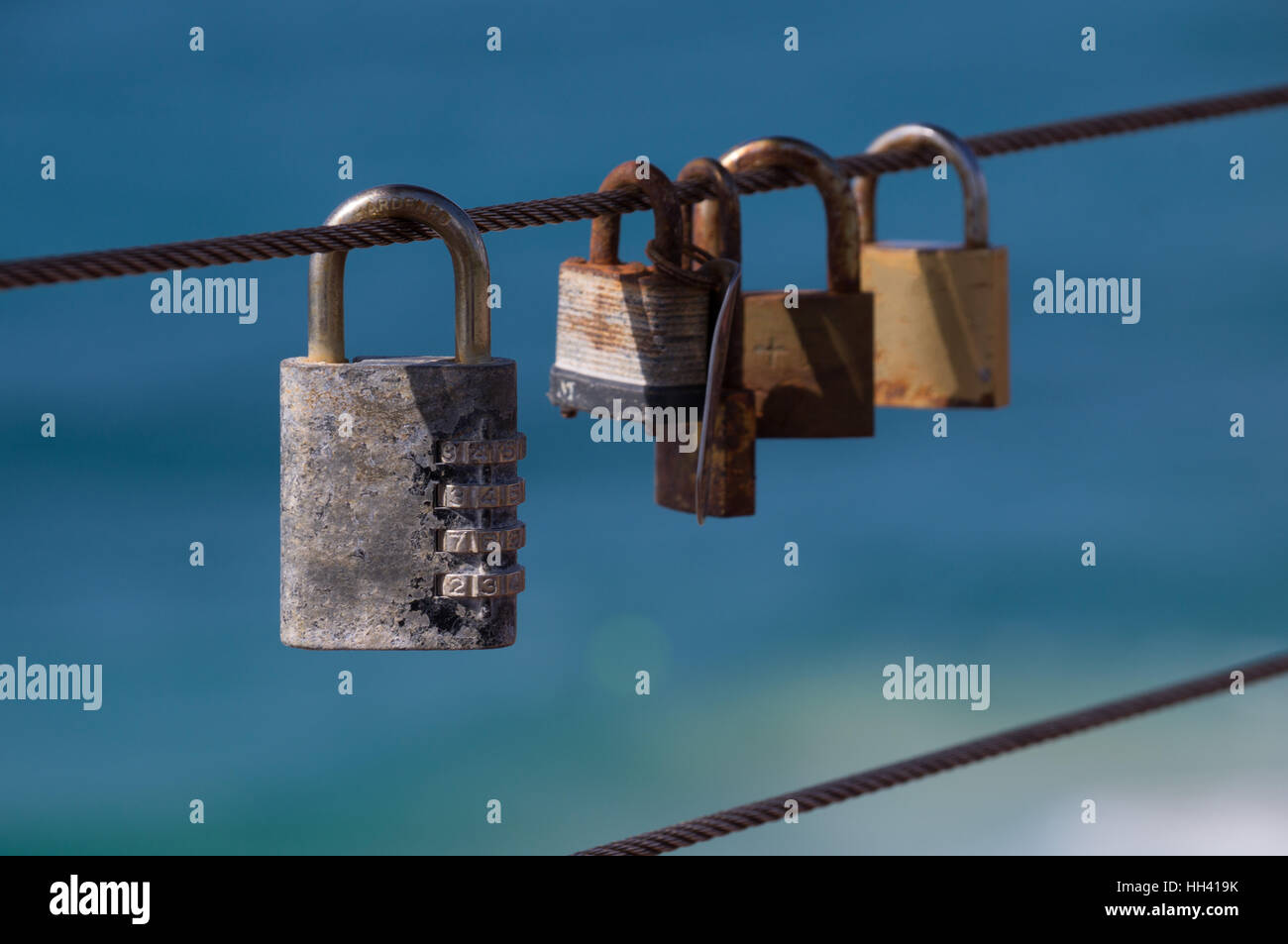 Metal rope fence hi-res stock photography and images - Alamy