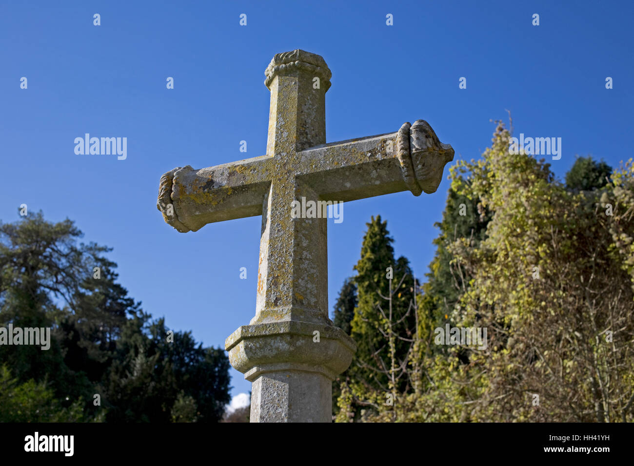 St marys church cross hi-res stock photography and images - Alamy