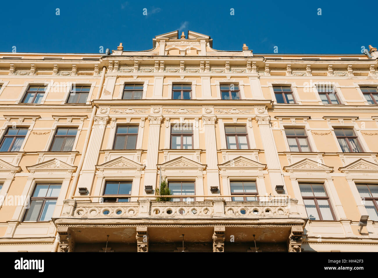 Pilaster facade hi-res stock photography and images - Alamy