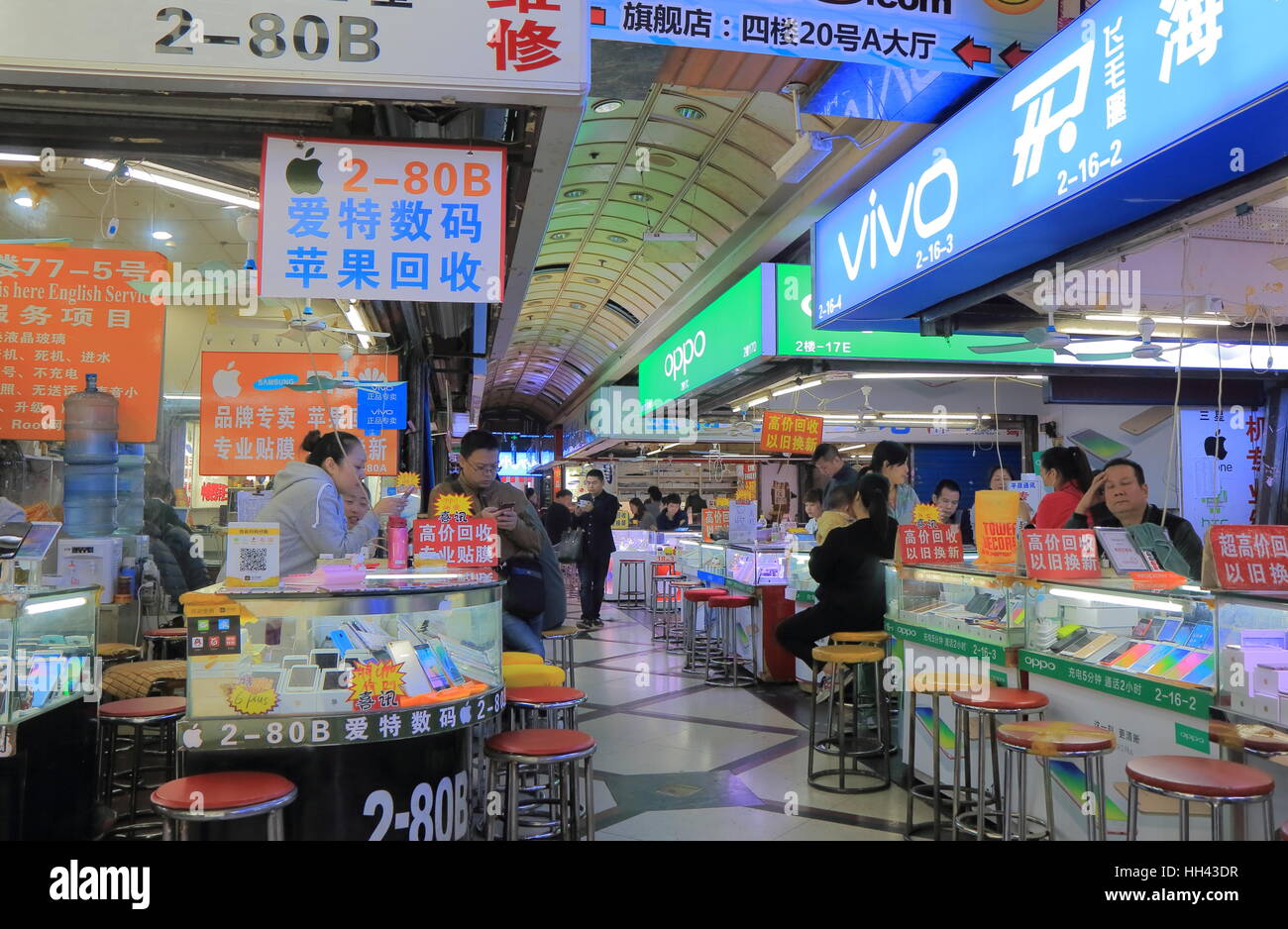 People shop at Bu Ye Cheng Commercial electronics market in Shanghai ...