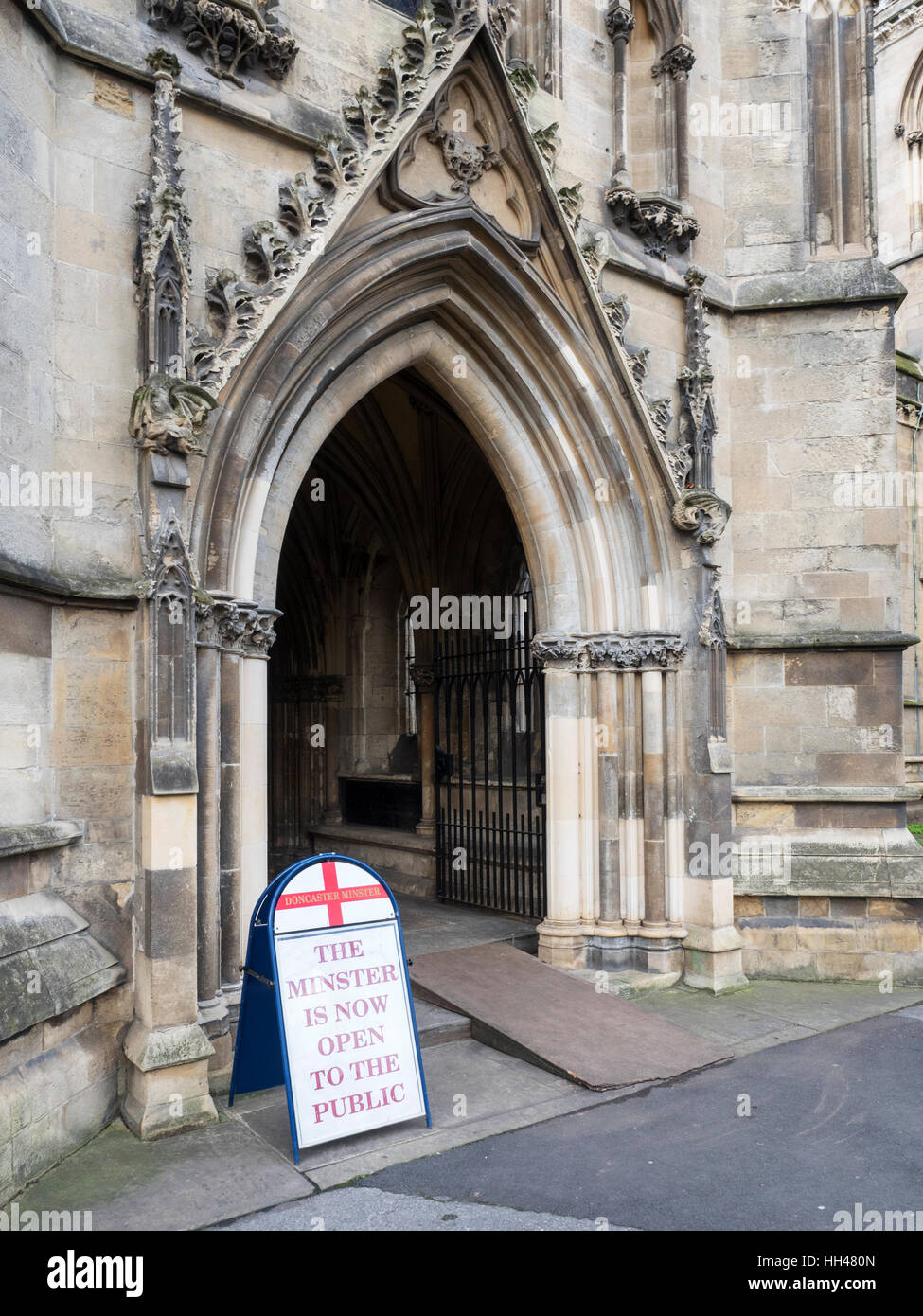 Church open sign hi-res stock photography and images - Alamy
