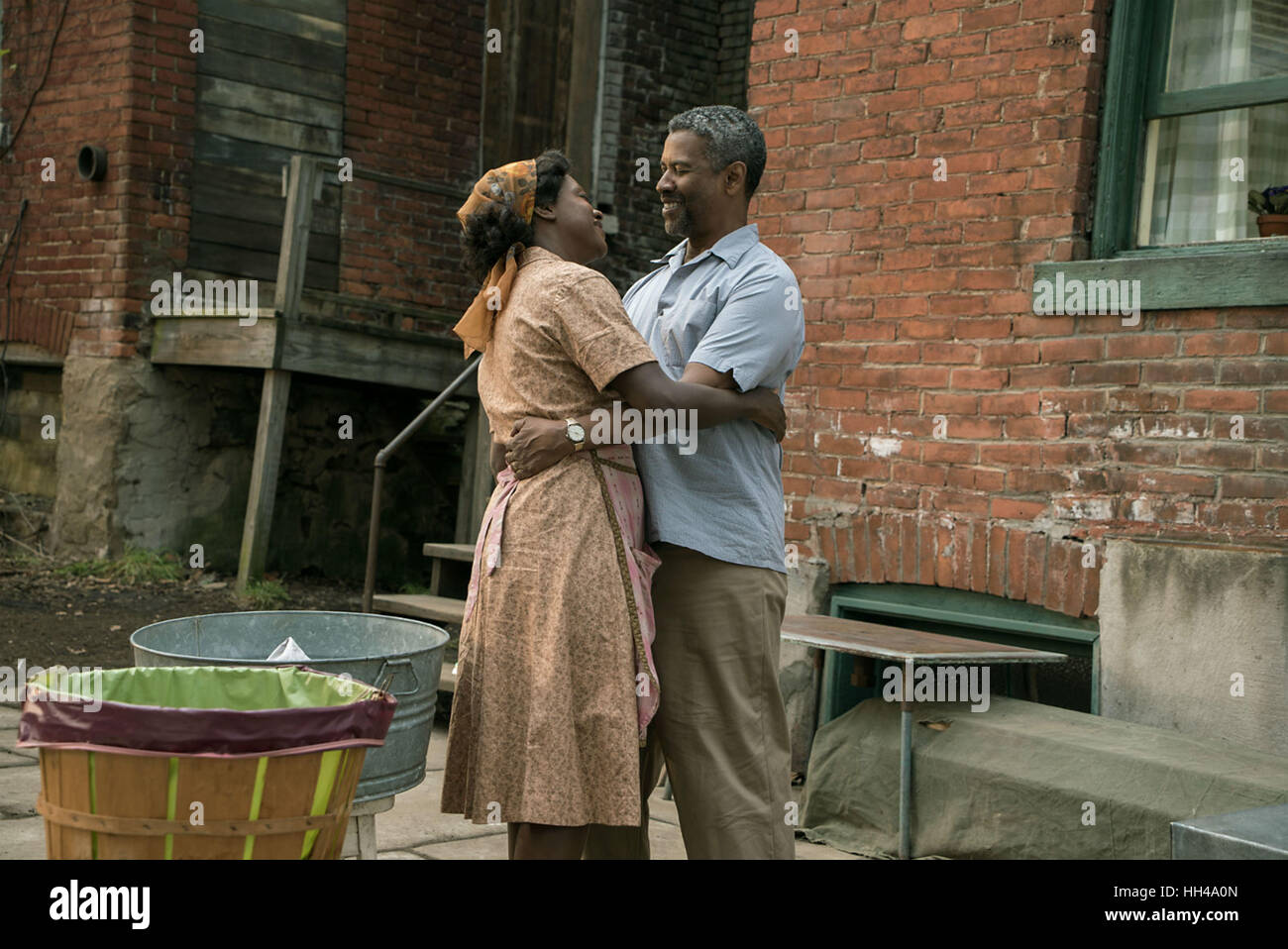FENCES (2016) DENZEL WASHINGTON (DIR) PARAMOUNT PICTURES/MOVIESTORE ...