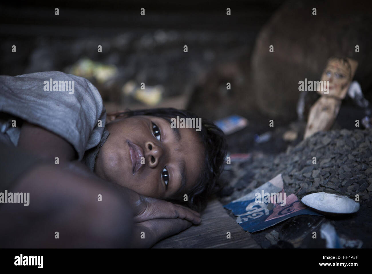 LION (2016) SUNNY PAWAR GARTH DAVIS (DIR) SCREEN AUSTRALIA/MOVIESTORE ...