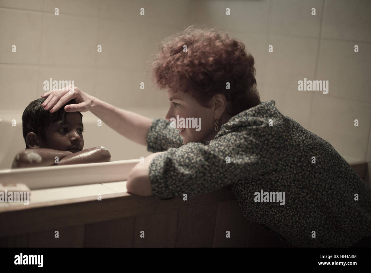 LION (2016) SUNNY PAWAR NICOLE KIDMAN GARTH DAVIS (DIR) SCREEN ...