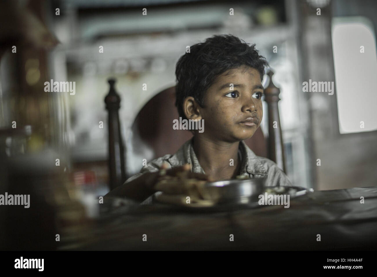 LION (2016) SUNNY PAWAR GARTH DAVIS (DIR) SCREEN AUSTRALIA/MOVIESTORE ...