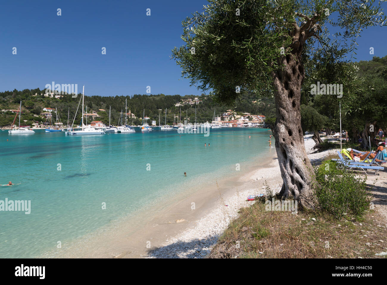 Pebbly beaches hi-res stock photography and images - Alamy