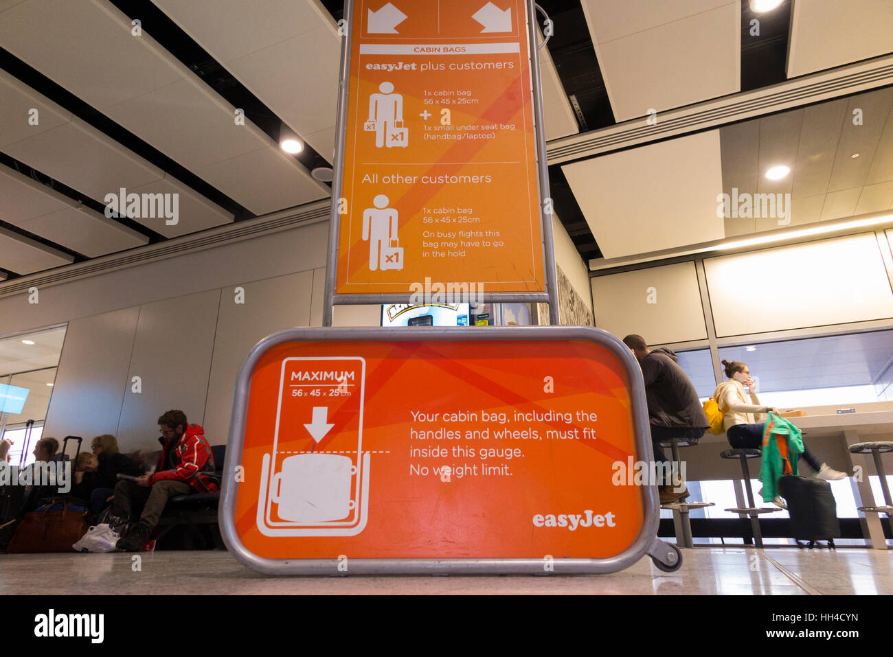 Airport bag sizer High Resolution Stock Photography and Images - Alamy