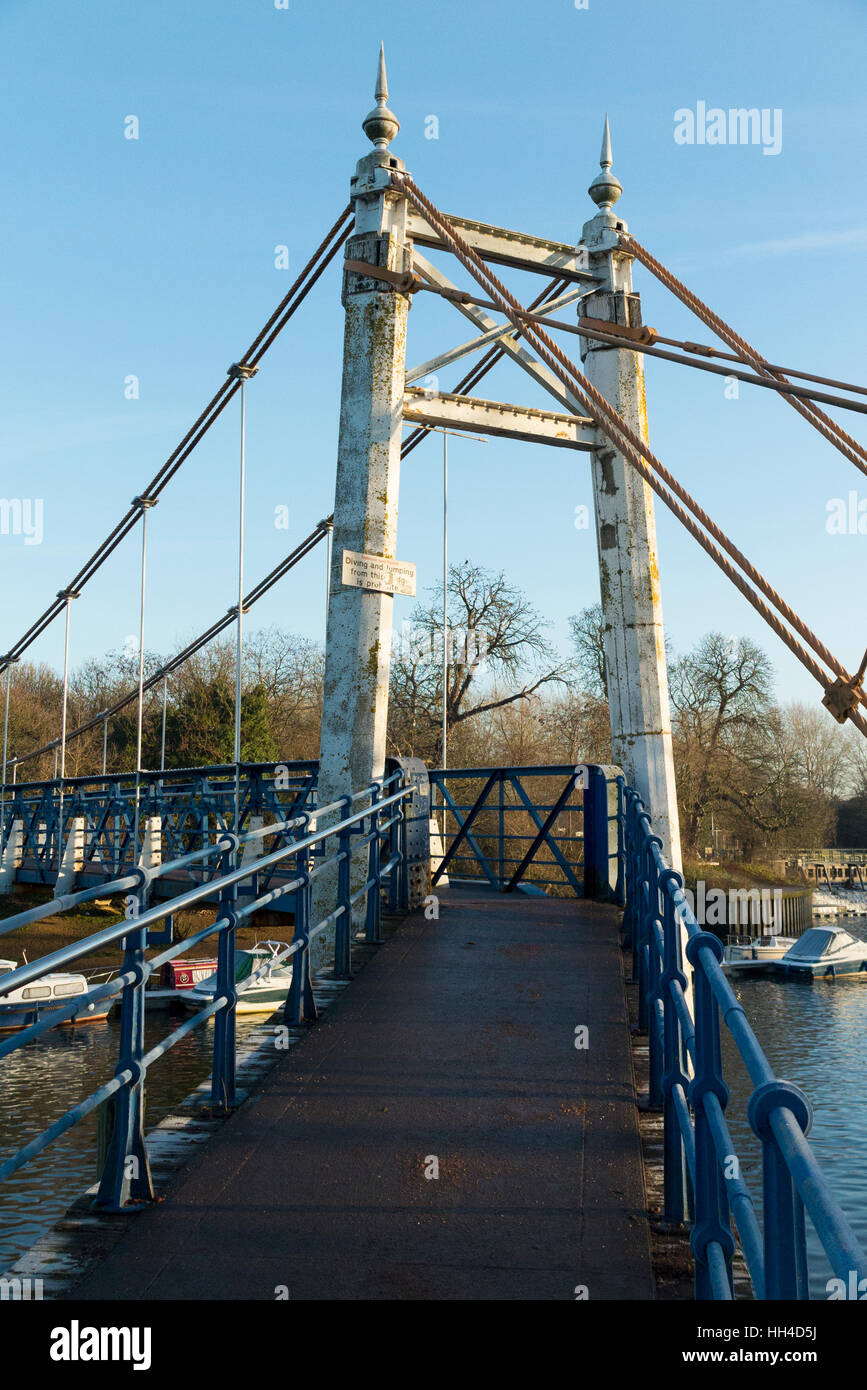 Teddington lock bridge hi-res stock photography and images - Alamy