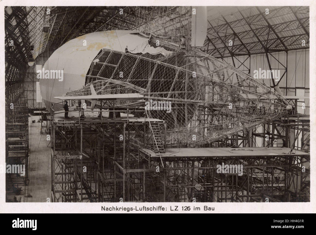 Construction of the LZ-126 Zeppelin - USS Los Angeles Stock Photo - Alamy