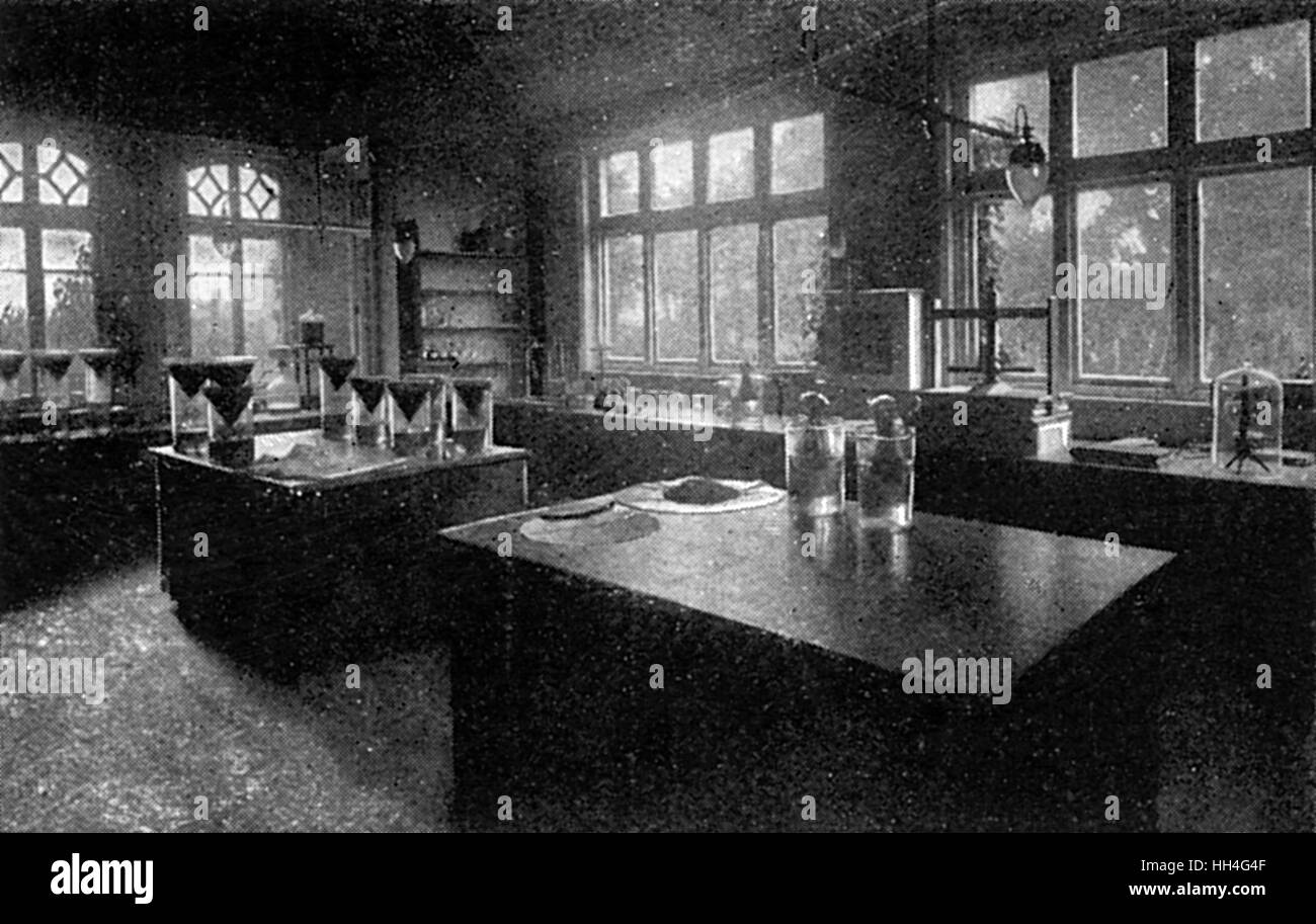 Horse serum laboratory at elstree hi-res stock photography and images ...
