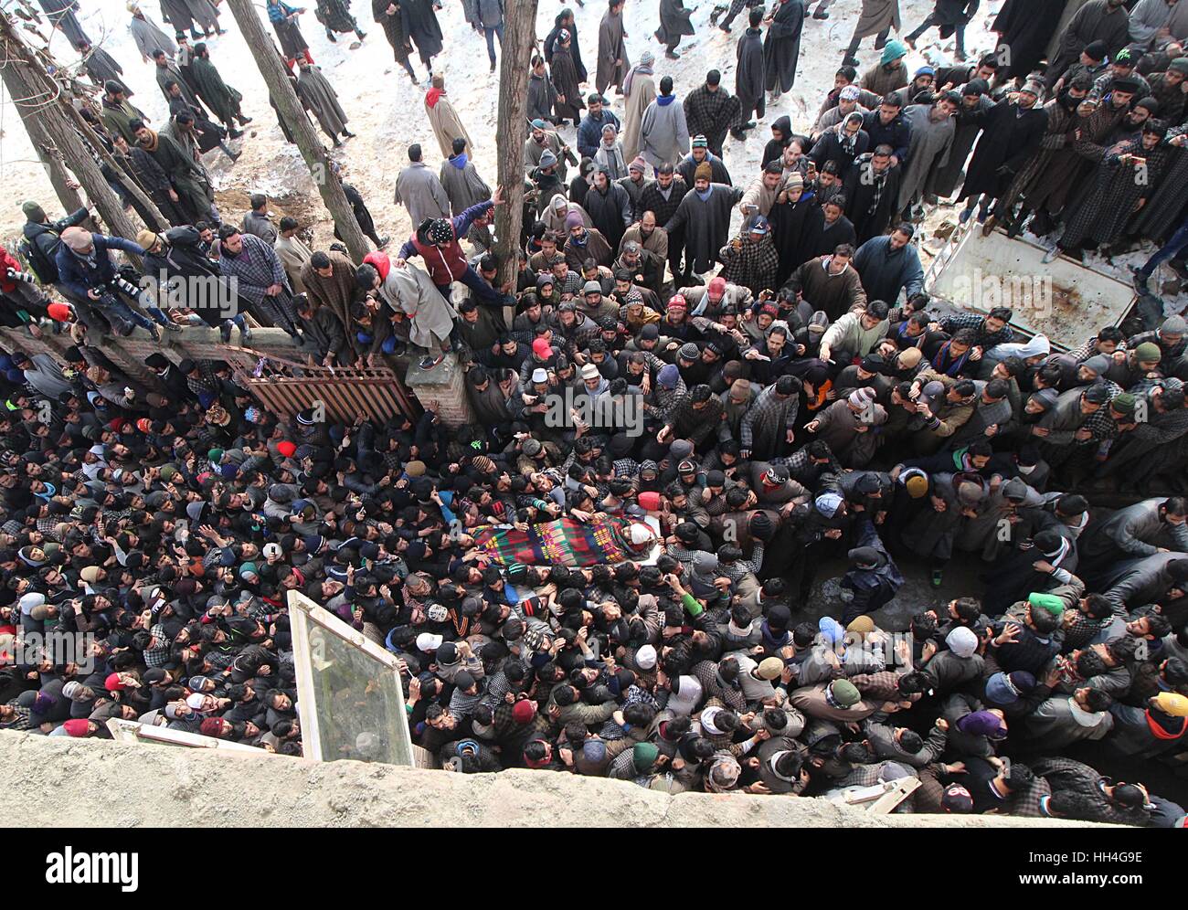 India. 16th Jan, 2017. People carry the dead body of Adil Ahmad Reshi ...