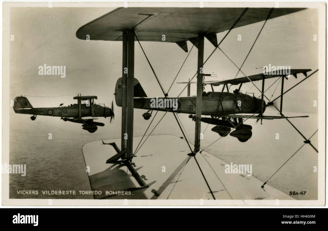 British Vickers Vildebeest biplanes in flight Stock Photo - Alamy