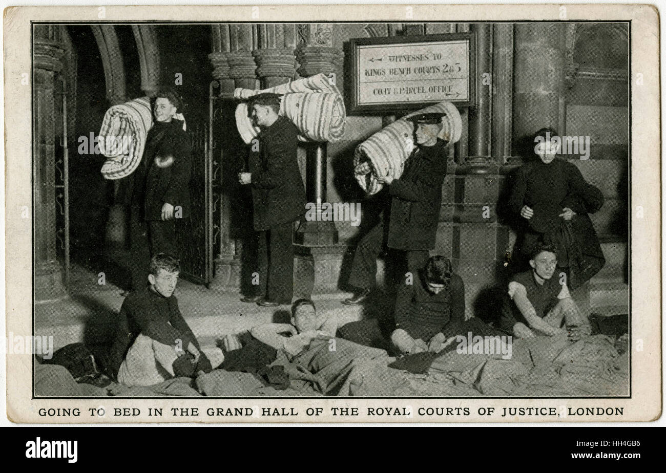 WW1 - American sailors billeted the Royal Courts of Justice Stock Photo ...