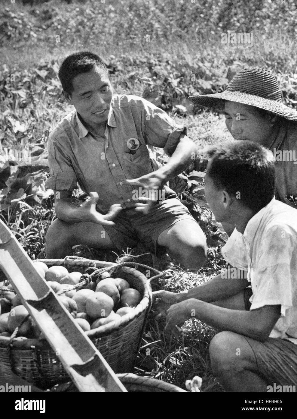 Communist China - farm workers in discussion Stock Photo - Alamy