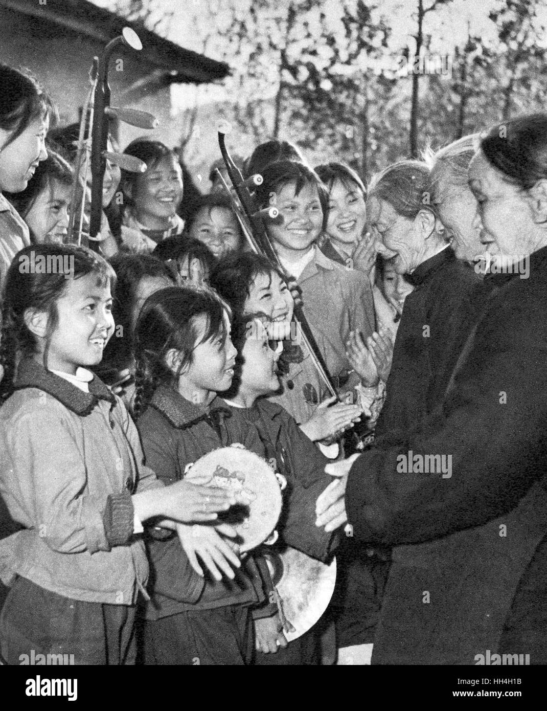 Chinese propaganda children hi-res stock photography and images - Alamy