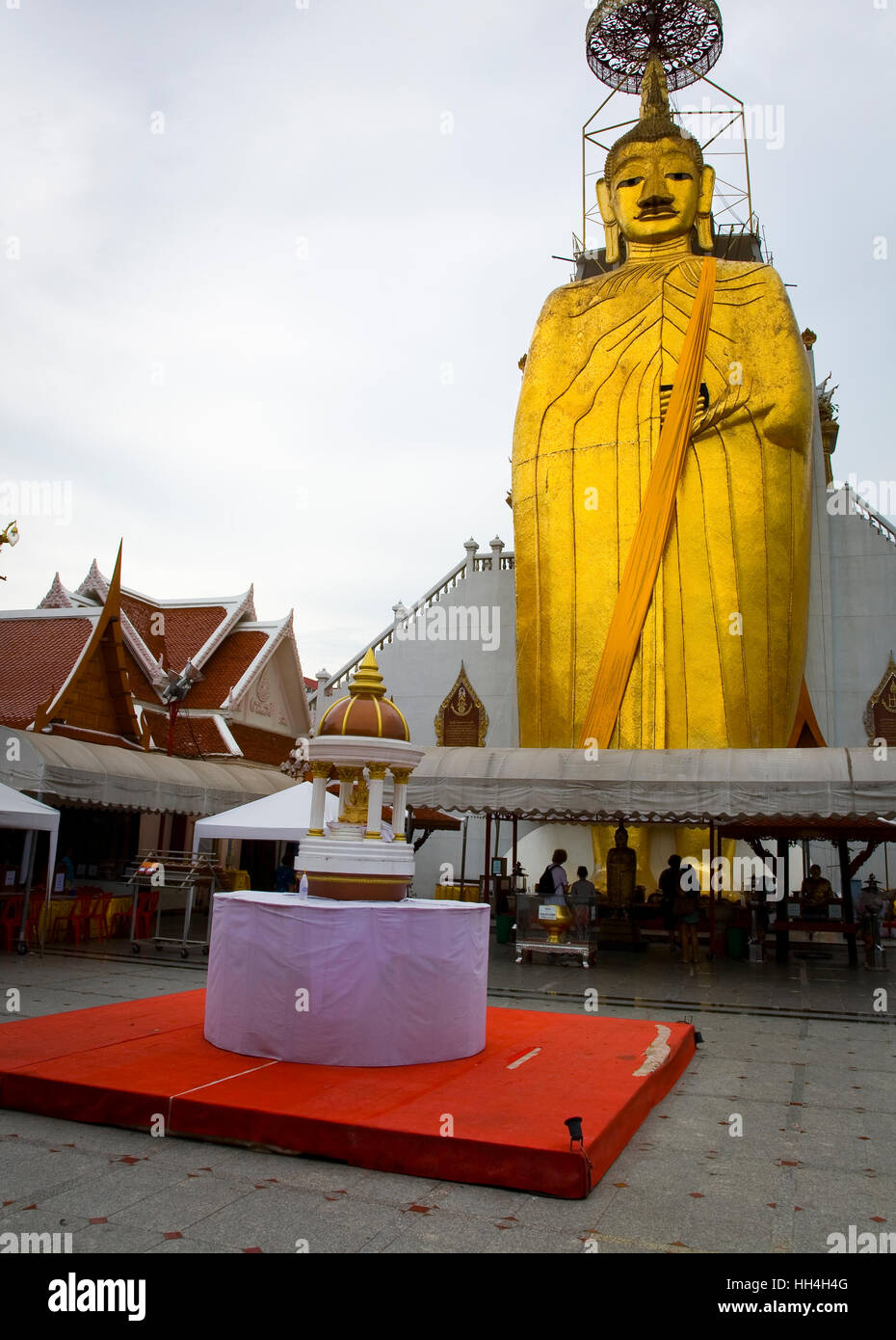 The standing Buddha in Wat Intharawihan. Bangkok, Thailand Stock Photo ...