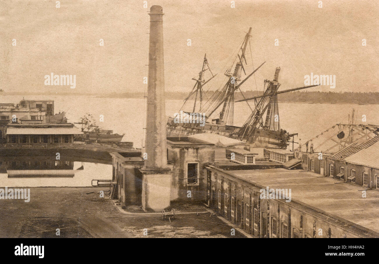 Damaged ship at a quayside Stock Photo - Alamy