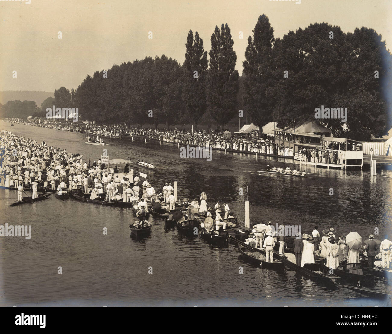Spectators rowing hi-res stock photography and images - Alamy