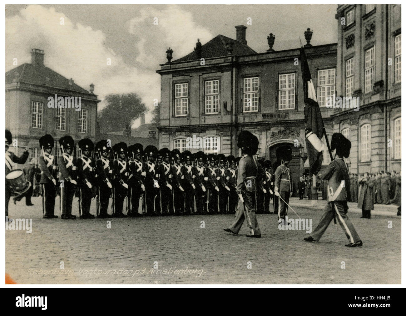 Royal guard hi-res stock photography and images - Alamy