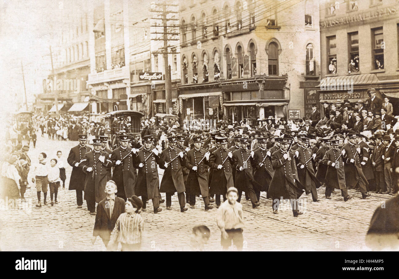 Police uniform 1900's hi-res stock photography and images - Alamy