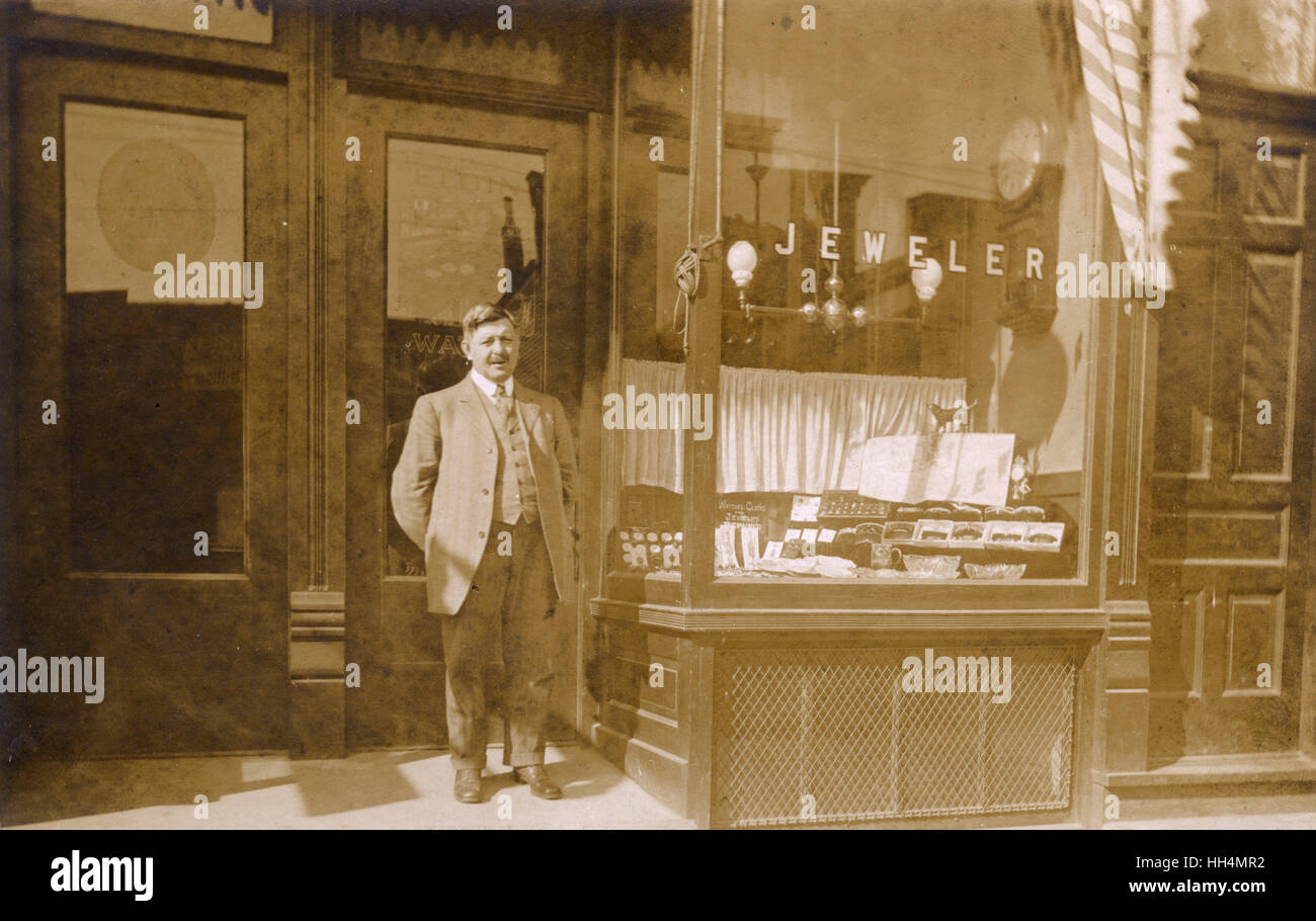 Store owner window hi-res stock photography and images - Alamy