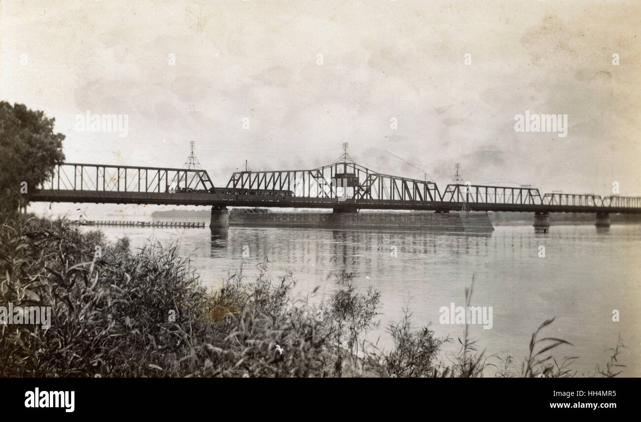 Railroad bridge over Mississippi River, Illinois, USA Stock Photo - Alamy