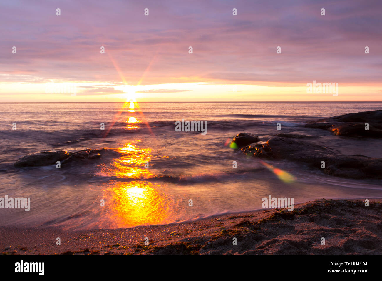 Gold sunrise hi-res stock photography and images - Alamy