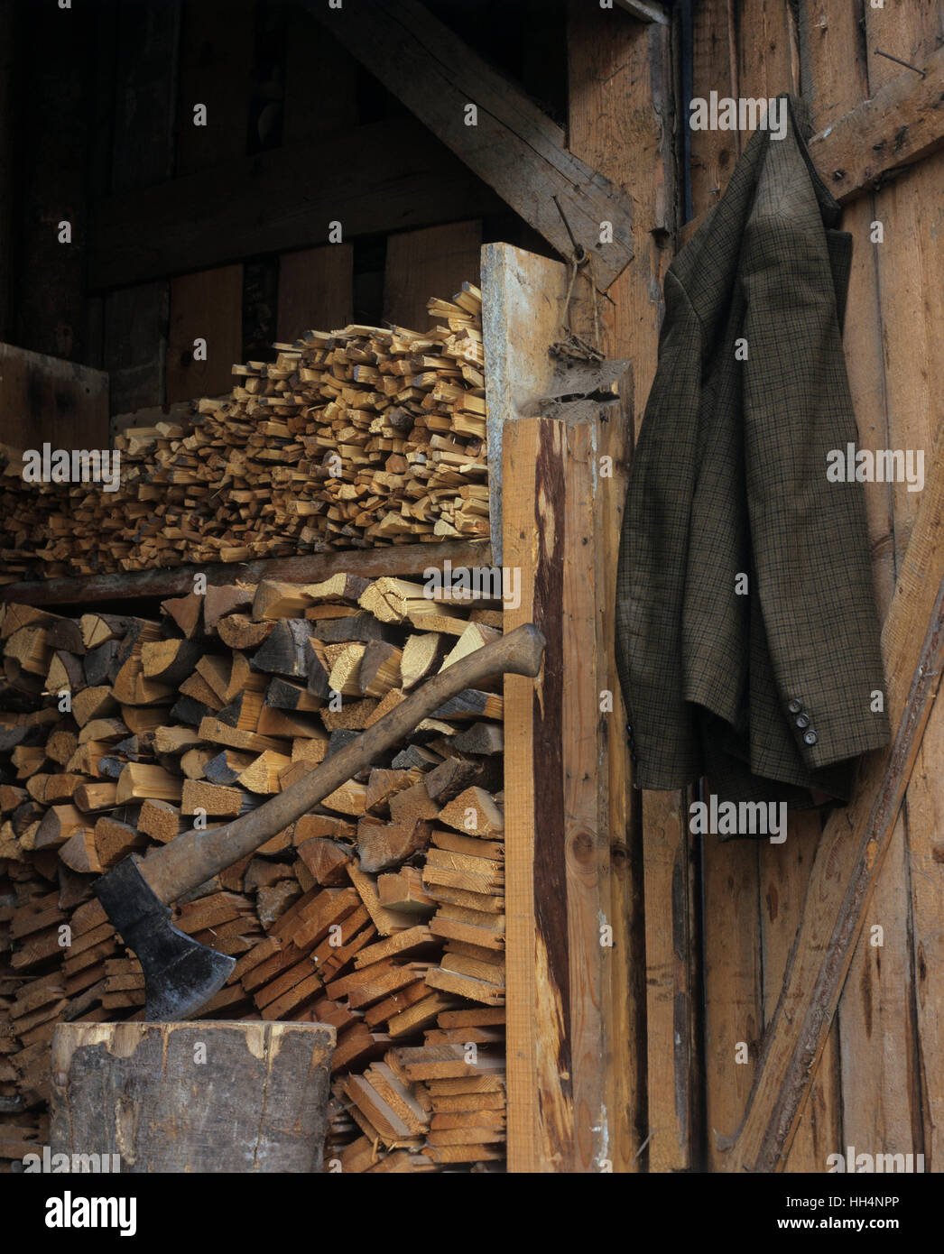 Chopping wood hi-res stock photography and images - Alamy