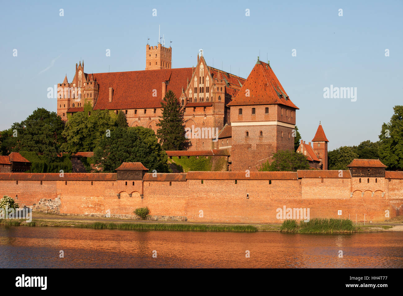 Castle of the medieval hi-res stock photography and images - Alamy