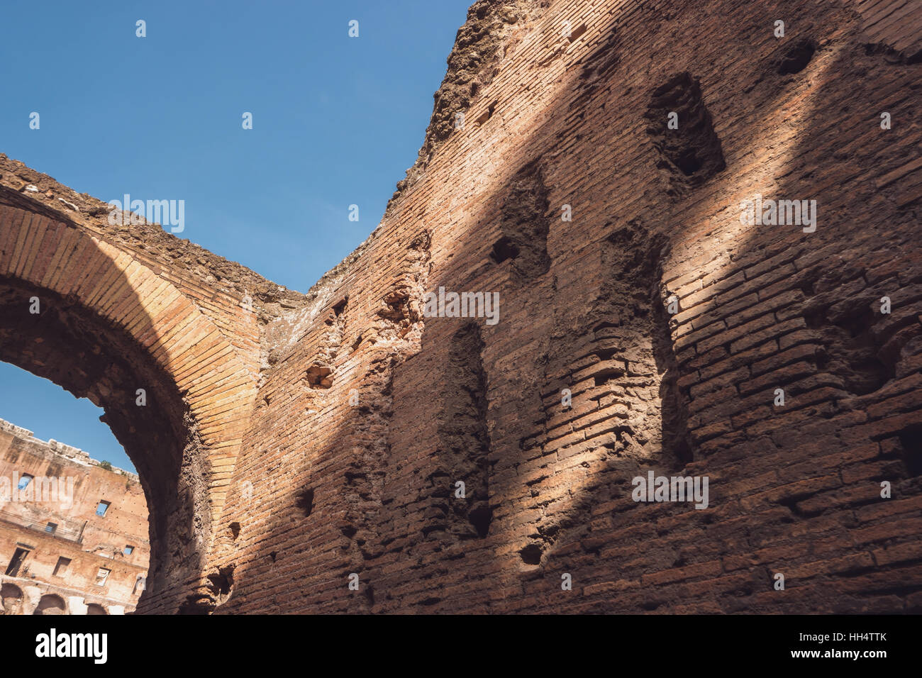 Damaged brick wall and arch Stock Photo - Alamy