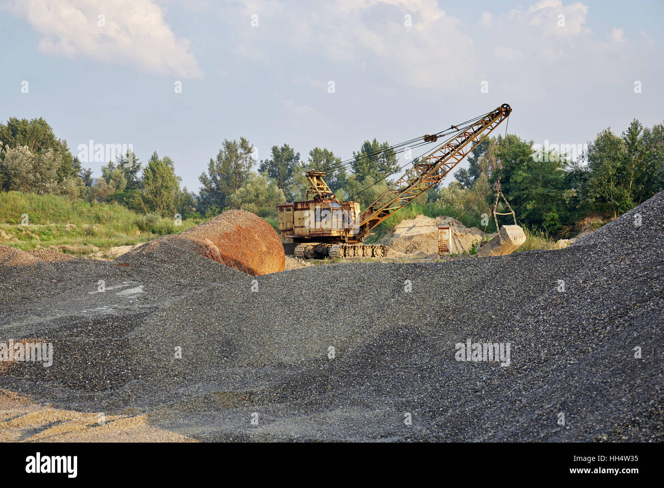 Crawler-mounted excavator in gravel canyon Stock Photo - Alamy