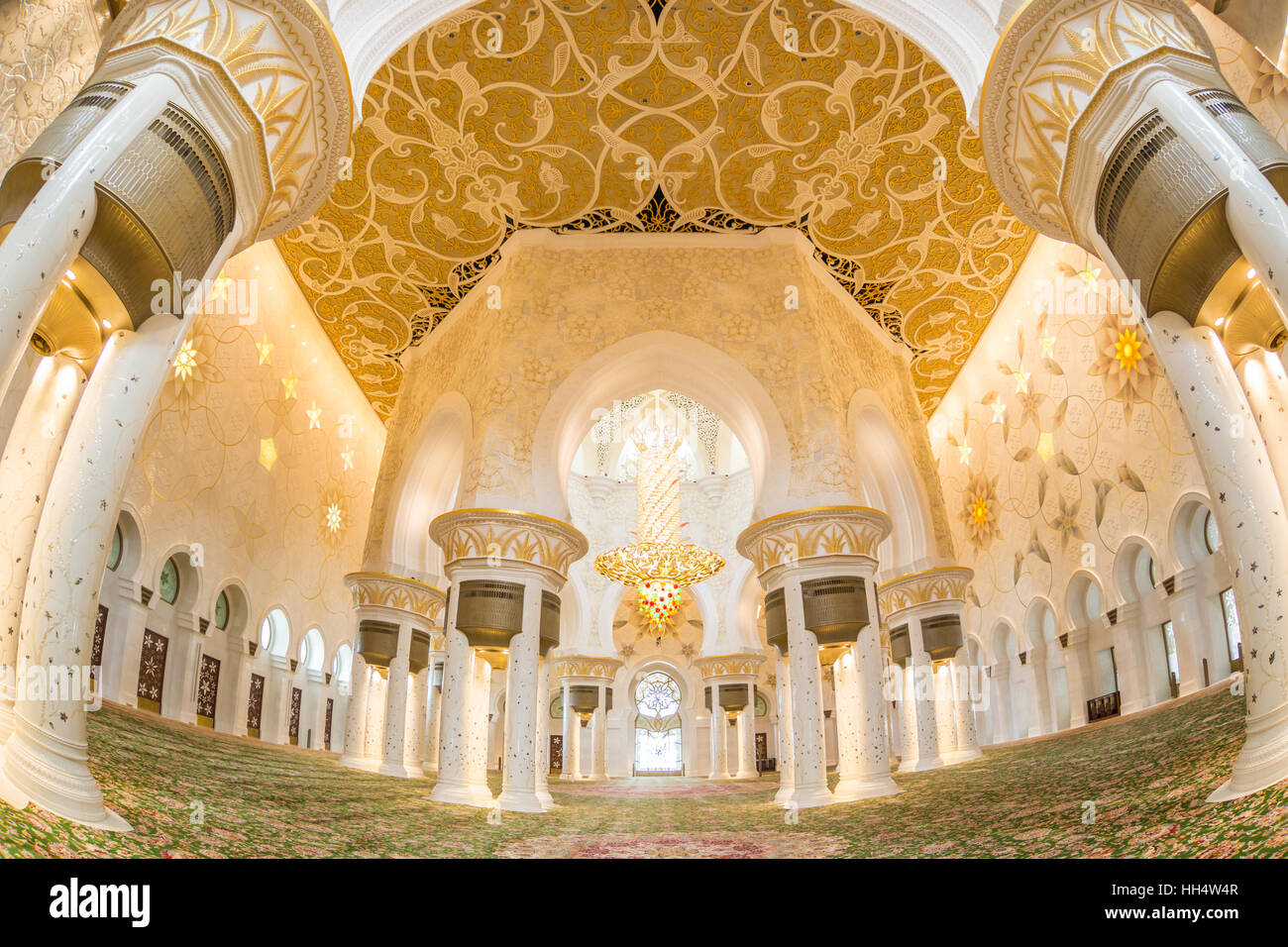 Interior of Sheikh Zayed Grand Mosque, Abu Dhabi, United Arab Emirates ...
