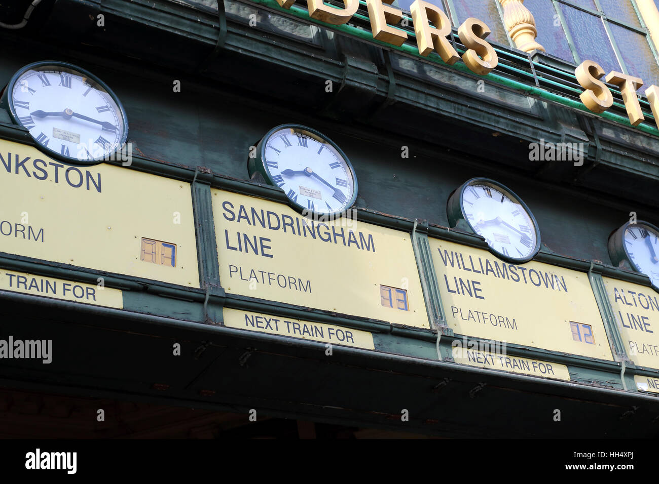 The clocks at The entrance to Flinders Street train station in ...